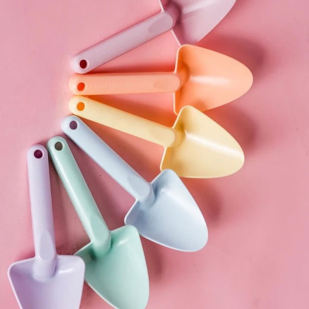 Little Diggers Beach Spade | 5 Colours | Coast Kids – Playdreamers